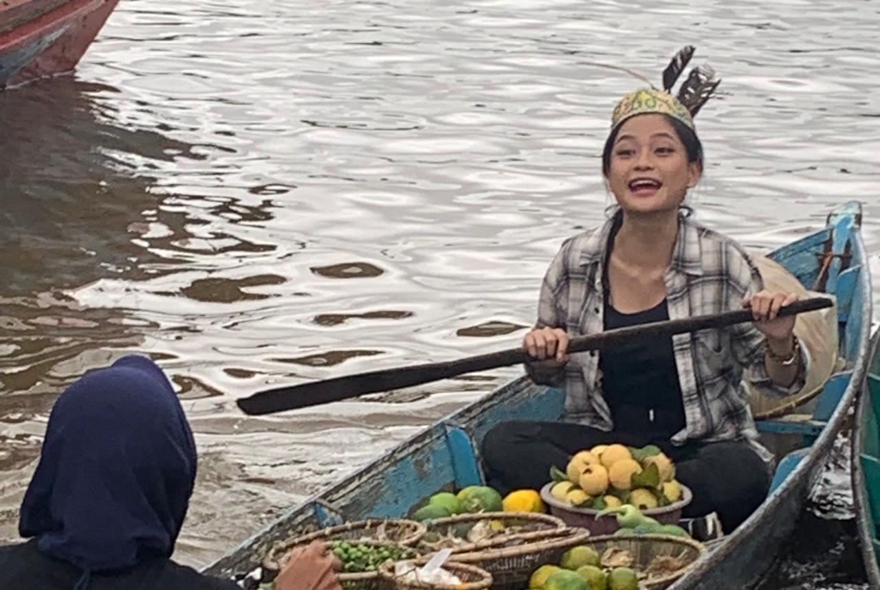 Pesona Pasar Terapung Banjarmasin, Ekonomi dan Budaya yang Mengalir di ...
